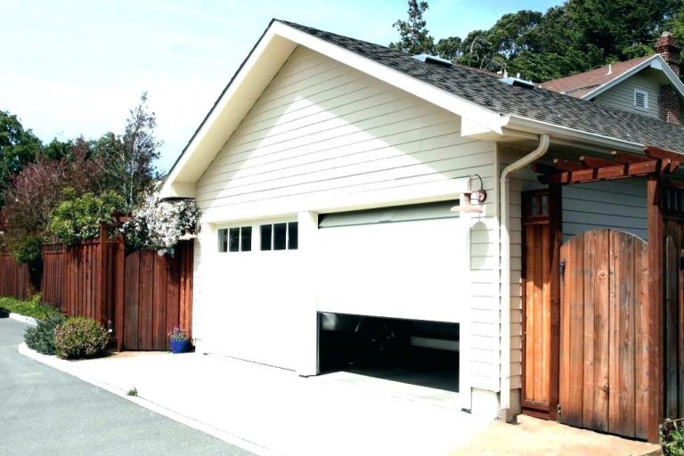 Garage Doors Ideas and Inspirations | B&W Garage Door